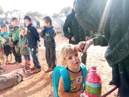 Syrian Girl Draws Cartoon Characters on Displaced Children Tents