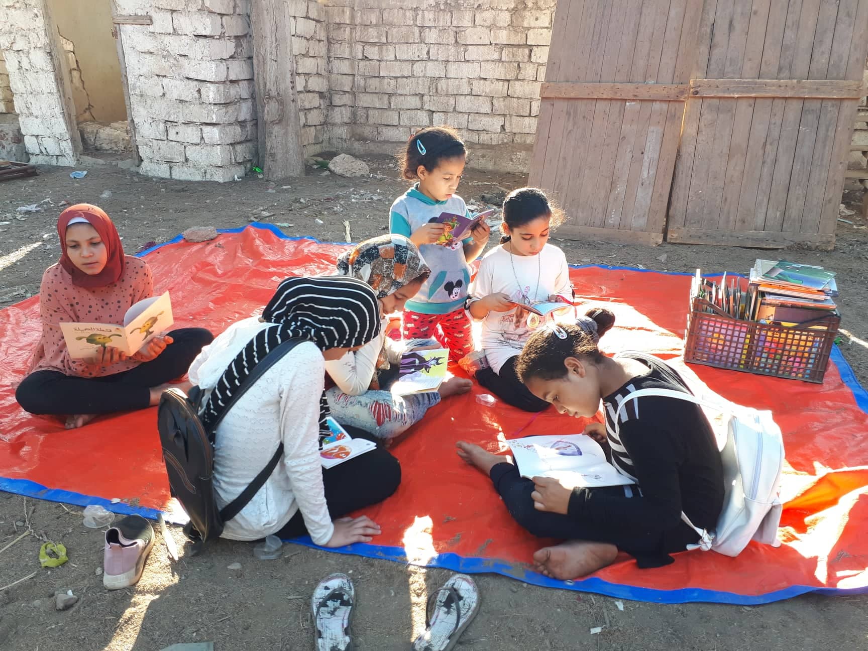 “Egypt’s Travelling Storyteller Brings Tales to the Countryside’s Children
